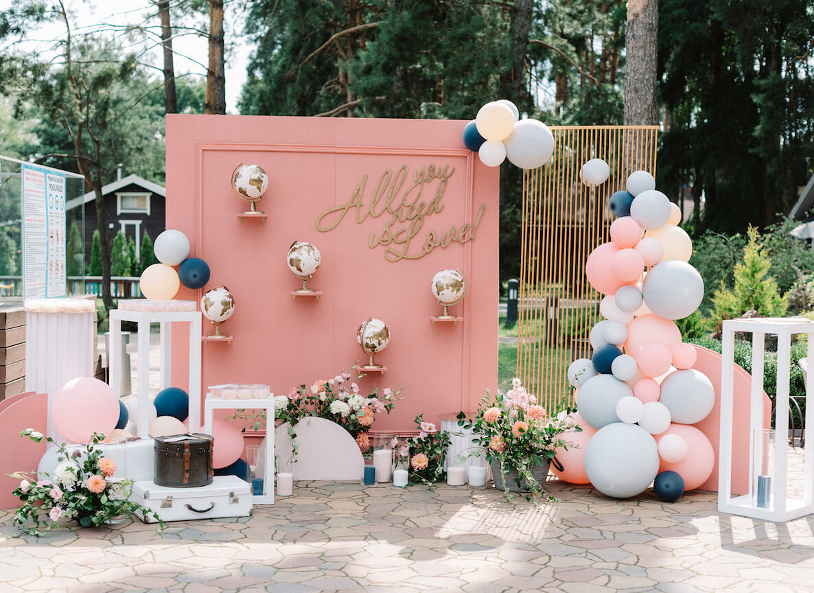 4 Fresh Balloon Styling Ideas For A Stylish, Modern Wedding