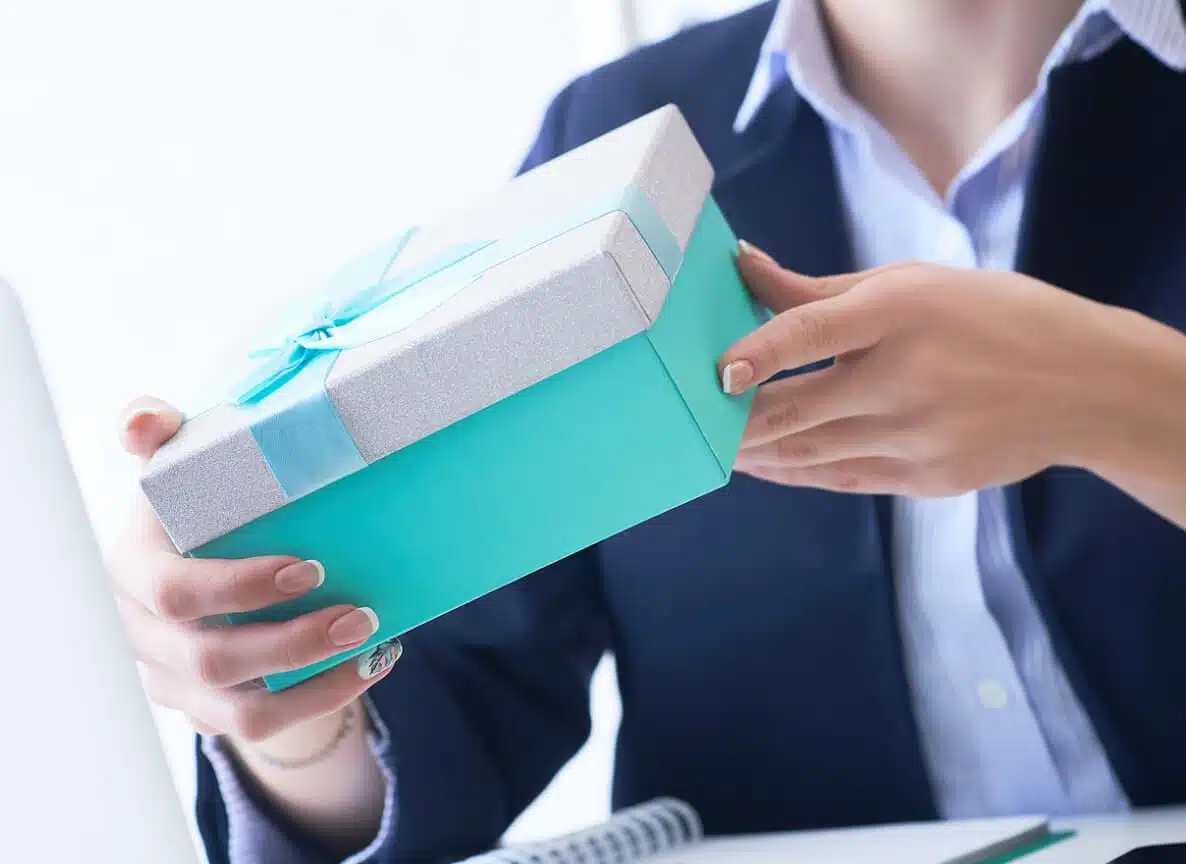 The Do’s and Don’ts of Giving Gifts at Your Workplace