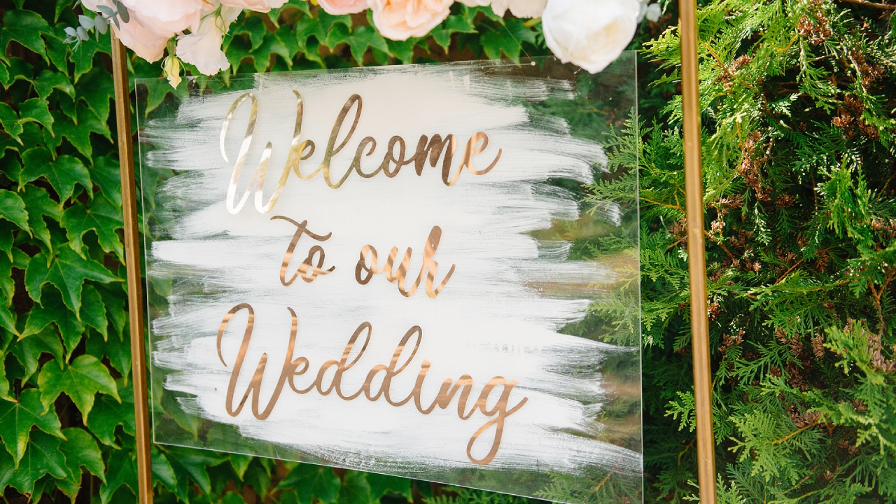 Love Is In The Air: Best Ideas For Custom Wedding Signages